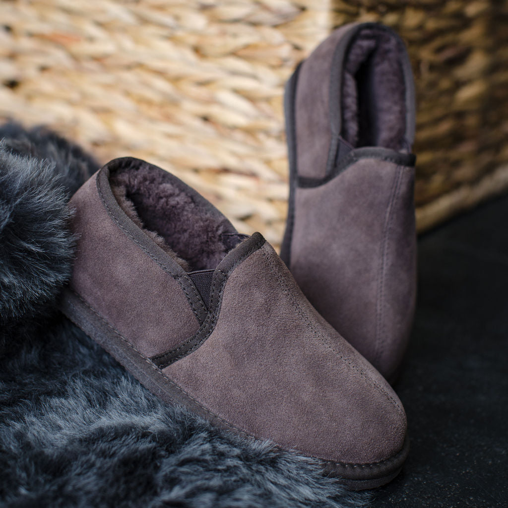 Deluxe Mens Sam Sheepskin Slippers With Hard Sole Chocolate